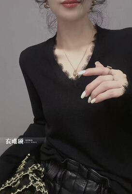 衣唯硕16031秋冬新款v领蕾丝拼接羊毛混纺修身针织衫长袖打底衫女