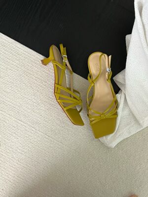 gelly2026新款法式真皮细带方头中跟小猫跟凉鞋女夏季外穿配裙子