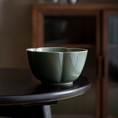 中式复古青瓷花瓣建水茶渣缸