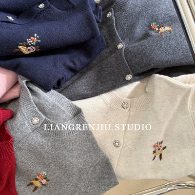 圆领卡通刺绣百搭针织衫