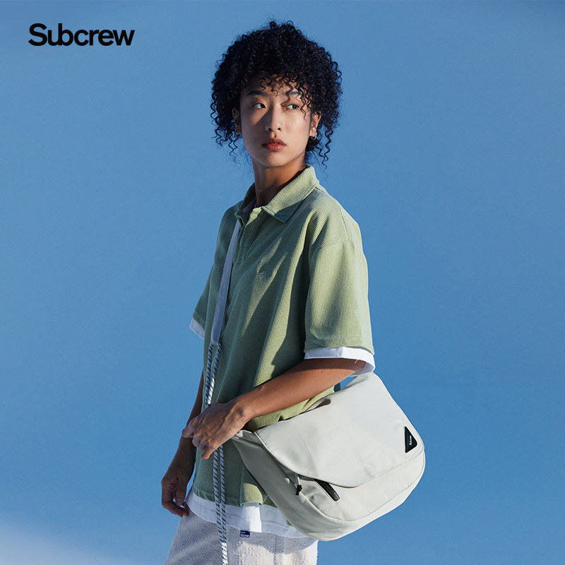 Subcrew潮牌日系斜挎包男女休闲运动单肩包饺子包大容量通勤包_虎窝淘