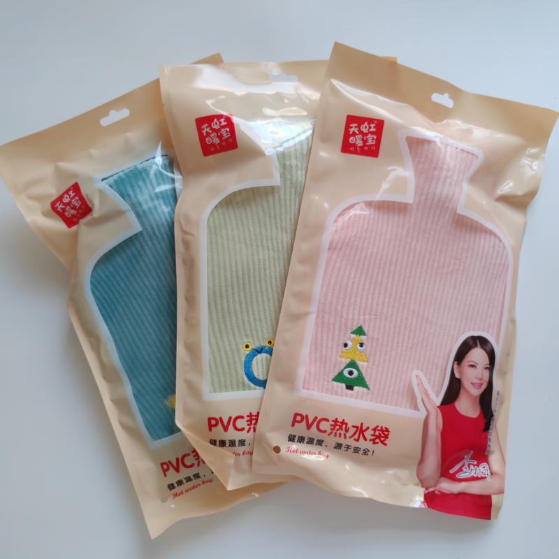 天虹中号热水袋P1912高密度PVC灌水热水袋暖手袋中号850ml带套子