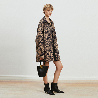 Carolingian松弛时髦！重工定位对花裁剪廓形豹纹薄款衬衫式外套