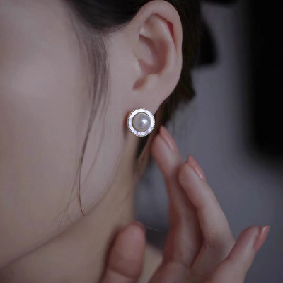 复古赫本风轻奢贝母耳钉优雅8-9mm天然淡水珍珠耳钉耳环纯银耳针
