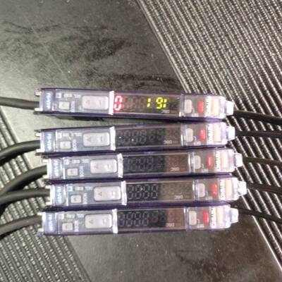 配件基恩士数显光纤放大器FS-V31P 件议价