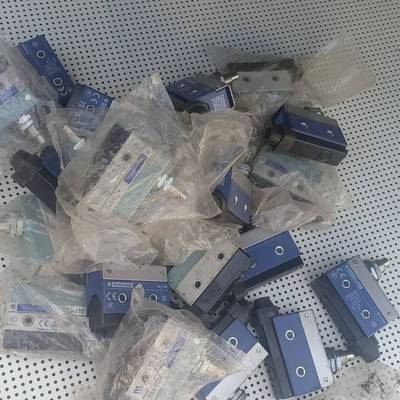 配件限位开关XCJ110C和xcj110厂里清理新的议价