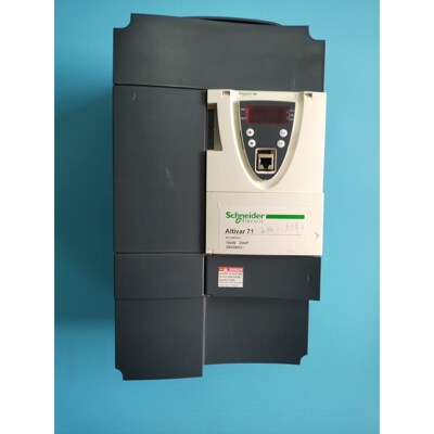 施耐德变频器15kw变频器ATV71HD15N4Z成色漂亮包 议价