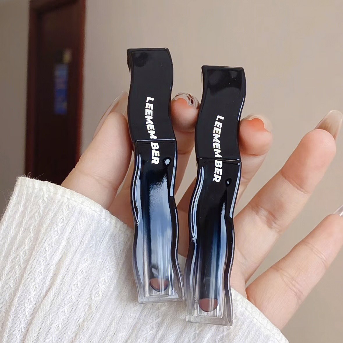 LEEMEMBER/荔萌黑羽毛系列口红固体唇蜜镜面水光滋润秋冬裸_虎窝淘