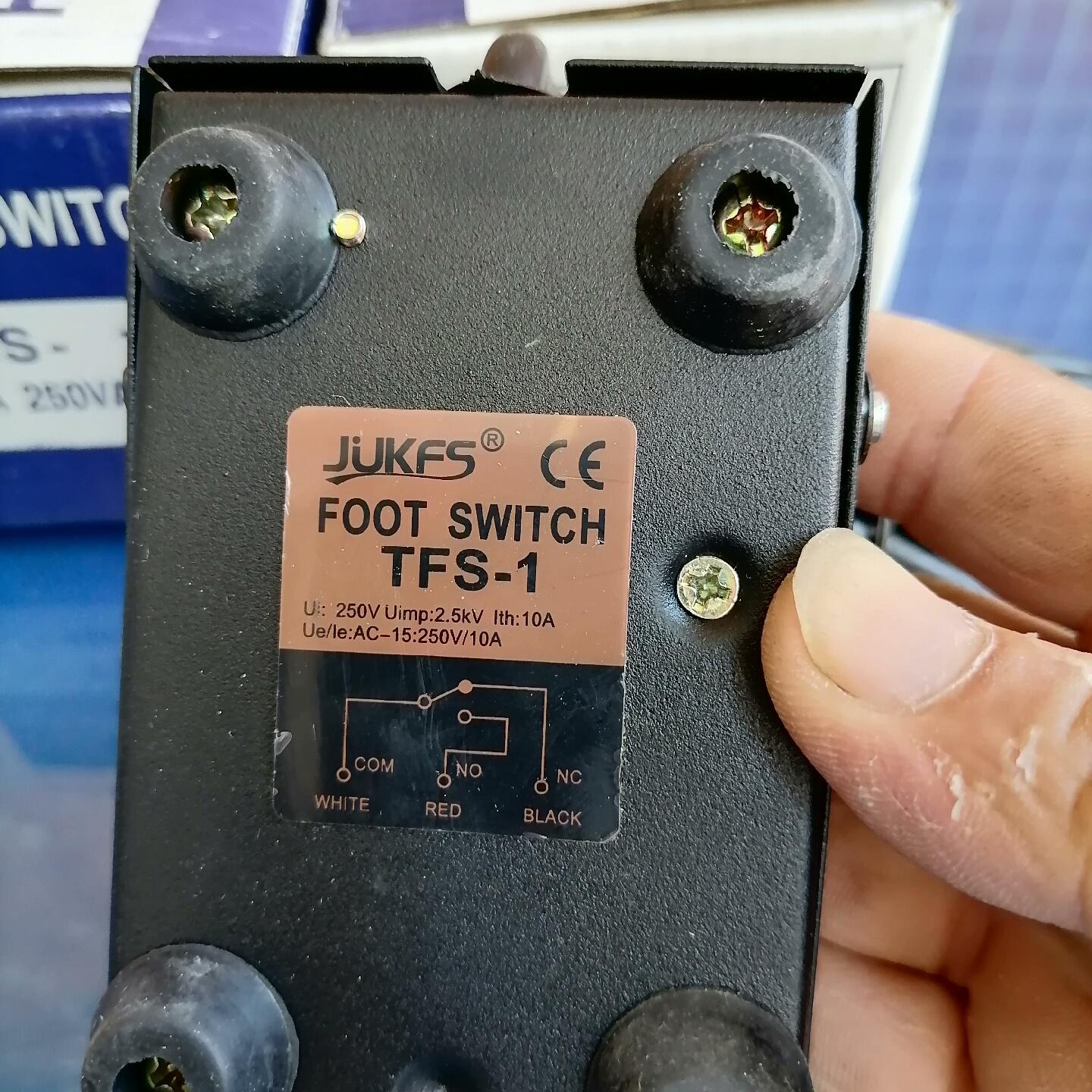 脚踏开关 带线2米踏板脚踩开关TFS-01自复位点动220V