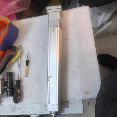 费斯托电缸 型号：DNCE-32-200-BS