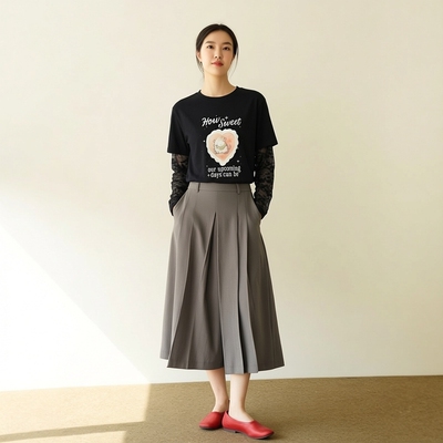 万丽（服饰）26年春新款女士长袖假两件T恤蕾丝拼接宽松圆领女士T