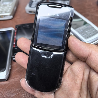 诺基亚 8800 罕见黑金刚 原装库存 功能好 移动卡