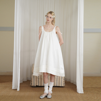 真丝缎面白蝴蝶结吊带伞裙连衣裙