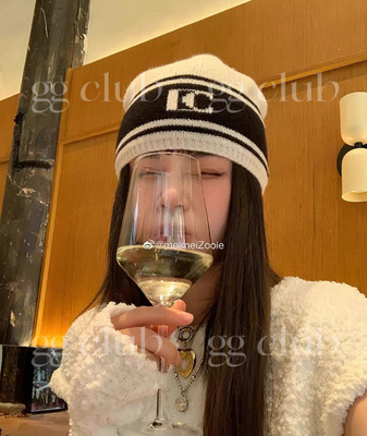 女小香风黑白字母条纹护耳