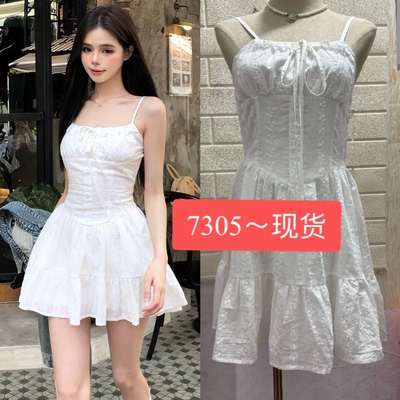 吊带连衣裙夏季新款纯欲露背收腰a字裙性感法式白色短裙