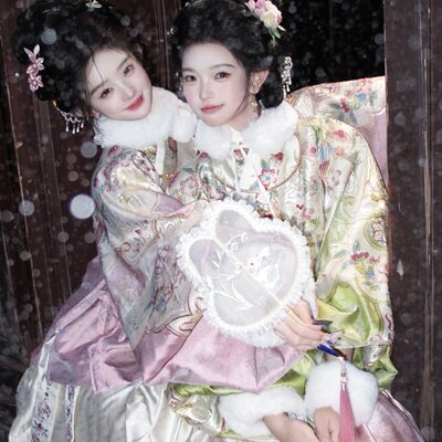 大明贵女汉服女织金交领袄套装