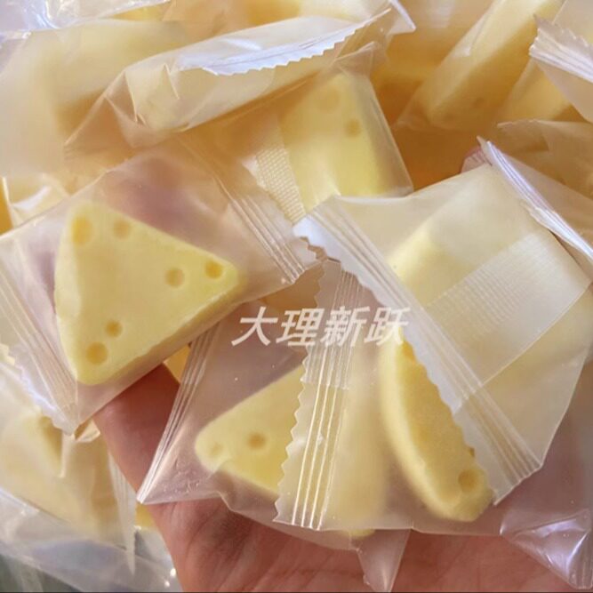 奶酪特产奶酪牛奶酥奶制品 美味零食解馋奶糕芒果草莓手抓包