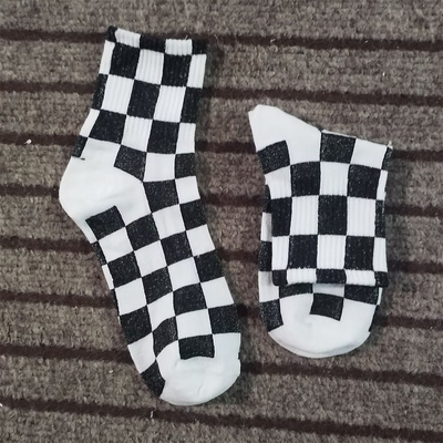微瑕女中筒黑白棋盘格清仓袜