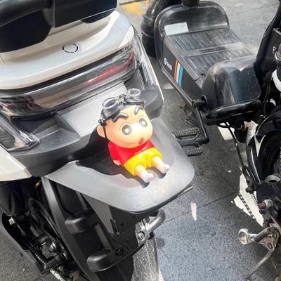 蜡笔小新电动车装饰小配件车载摆件九号电瓶车尾部可爱公仔小配饰