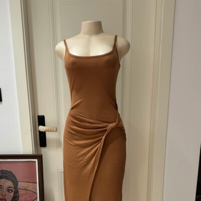 【你伍老板娘】“命定曲线”可调节肩带针织面料垂感ok吊带连衣裙