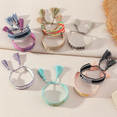 款式新颖手链品牌见详情