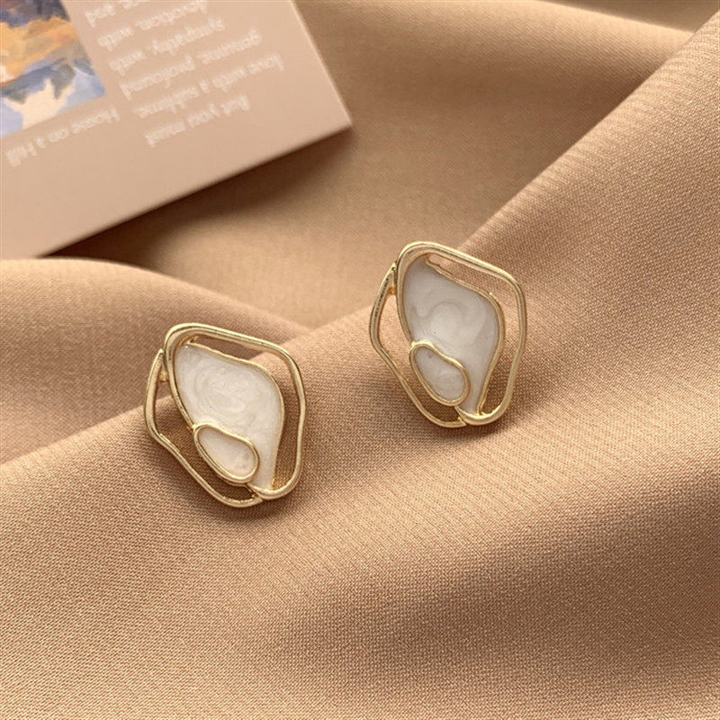 Korean Temperament Minimalistic Geometric irregular Shell
