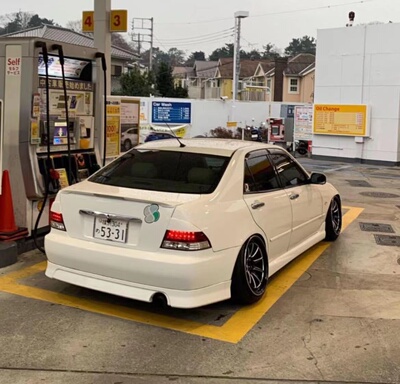 雷克萨斯is200尾翼小压翼带灯