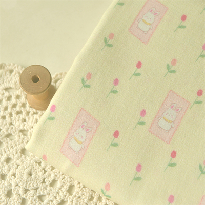 淡鹅黄兔子双层棉纱包被童装面料