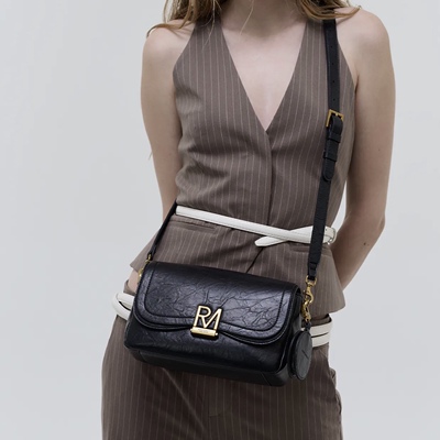 Robinmay Elly 軟法肩背包附吊飾 3色