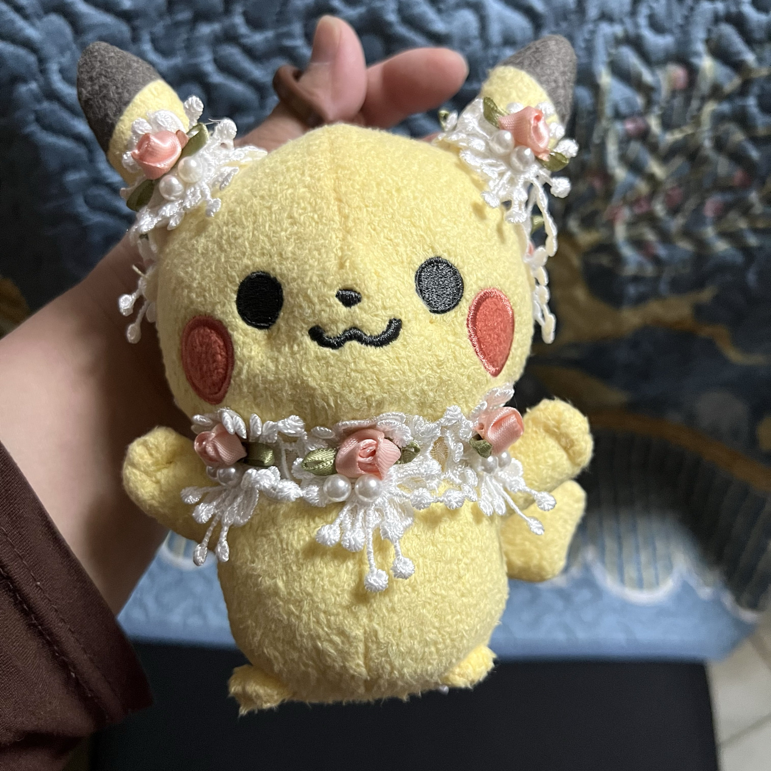 神奇宝贝宠物小精灵口袋妖怪蕾丝花朵毛绒皮卡丘公仔背包挂件