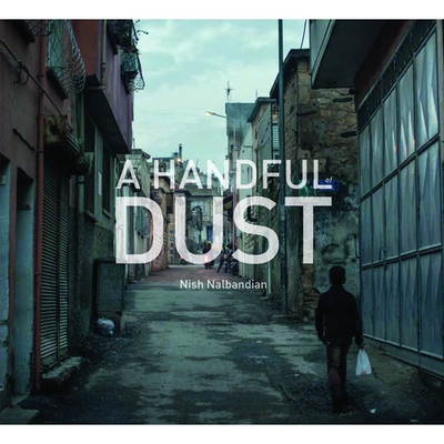 预订 A Handful of Dust 一把灰尘: 9781942084488