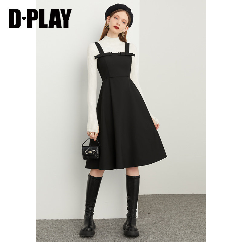DPLAY秋装学院风经典黑高腰大摆蝴蝶机装饰可调节背带裙