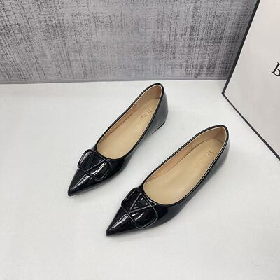 法式尖头V扣内增高3cm单鞋