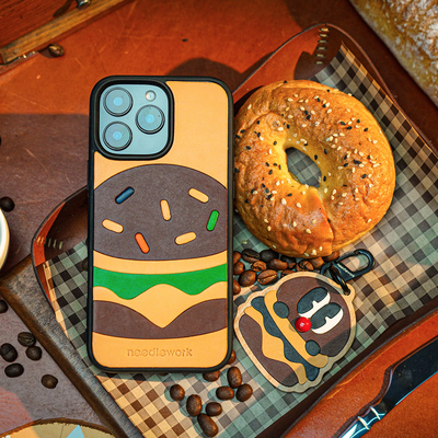 两针一线原创汉堡包适用苹果16promax新款情侣可爱手机壳套高级感iphone15promax真皮挂绳斜挎14pro保护套