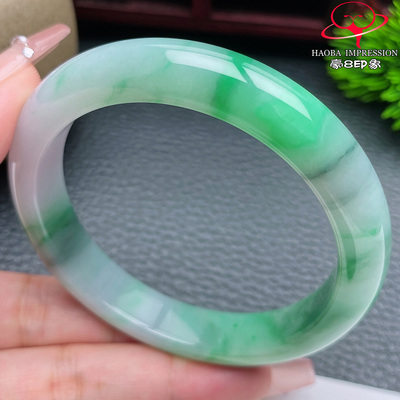 豪8印象J26080J111翡翠手镯圈口58.0天然冰糯种阳绿飘花玉手镯a货