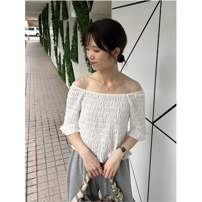 kas2025夏季 司马克甜美可露肩木耳边小衫QC