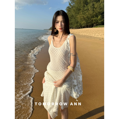 TOMORROW ANN-26年早春纯色镂空吊带背心12750