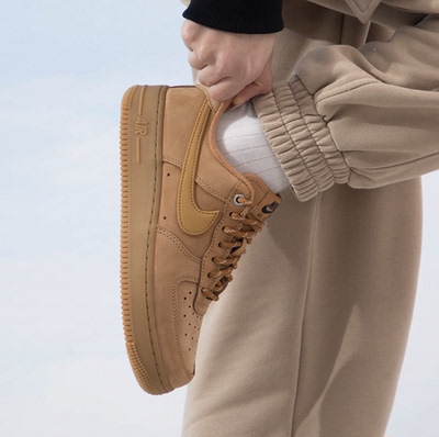 正品NIKE耐克AIR FORCE 1女子低帮空军一号FZ7372-200休闲板鞋