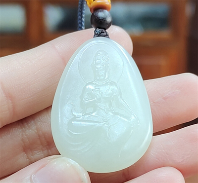 小石头和田玉白玉挂件