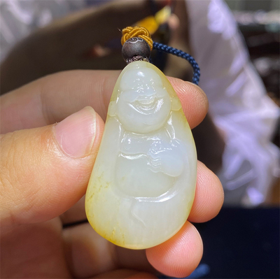 新疆和田玉籽料独籽弥勒佛