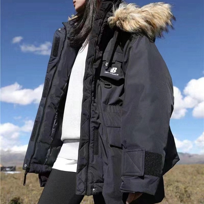 New Balance 纯色印花毛领连帽羽绒服外套女款AWJ14366 AWJ23345
