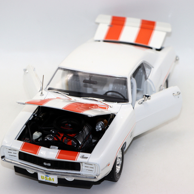 61Highway 1 18 Chevrolet雪佛兰科迈罗Camaro Z10 汽车模型合金