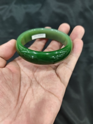 和田碧玉手镯冰底菠菜绿白加绿正版手镯无裂59.8圈口