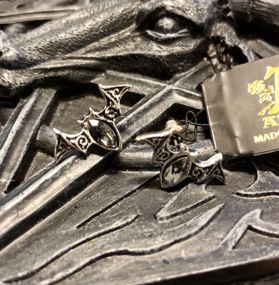 英国A牌哥特风蝙蝠水晶耳钉