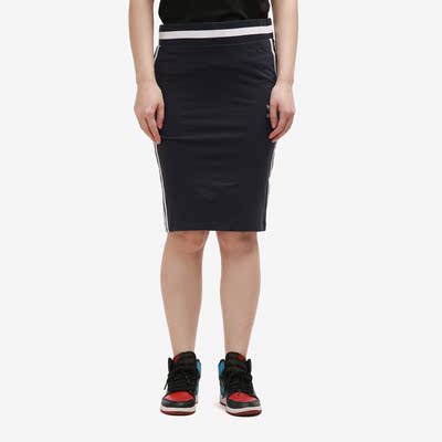 Adidas深蓝色短裙运动