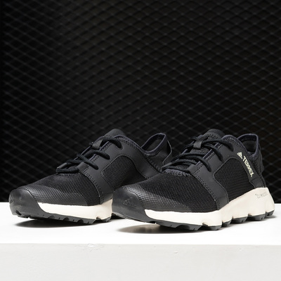 阿迪达斯女子户外鞋Adidas