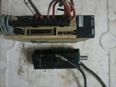 安川伺服驱动器电机，型号SGDV一2R8A01A002200议价商品