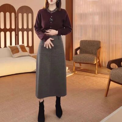 24986大爱美依缘2025秋季新款紫红色圆领烫钻上衣高腰半身裙女装