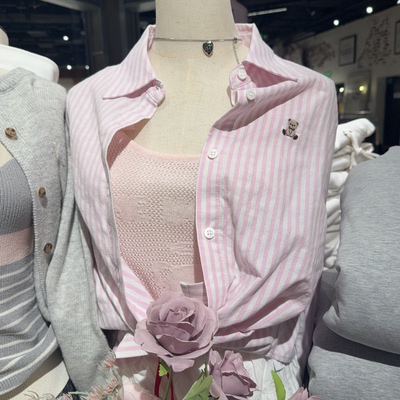 ONE MOMENT正品春季新款女装清新粉色条纹小熊刺绣长袖衬衫