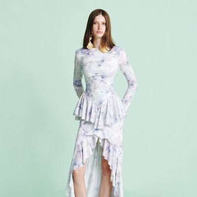 越南小众品牌ONONMM 2025年秋季新款轻柔垂感大露背晕染连衣裙